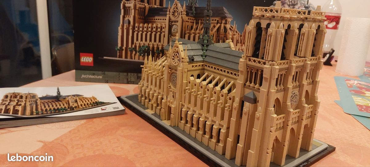 LEGO Notre Dame réf 21061 Monté ou en pièces dans sa boite - Jeux & Jouets