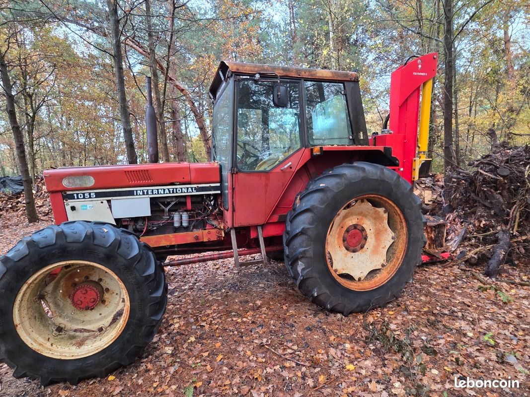 Tracteur case 1055 ih avec fendeuse rabaud - Tracteurs
