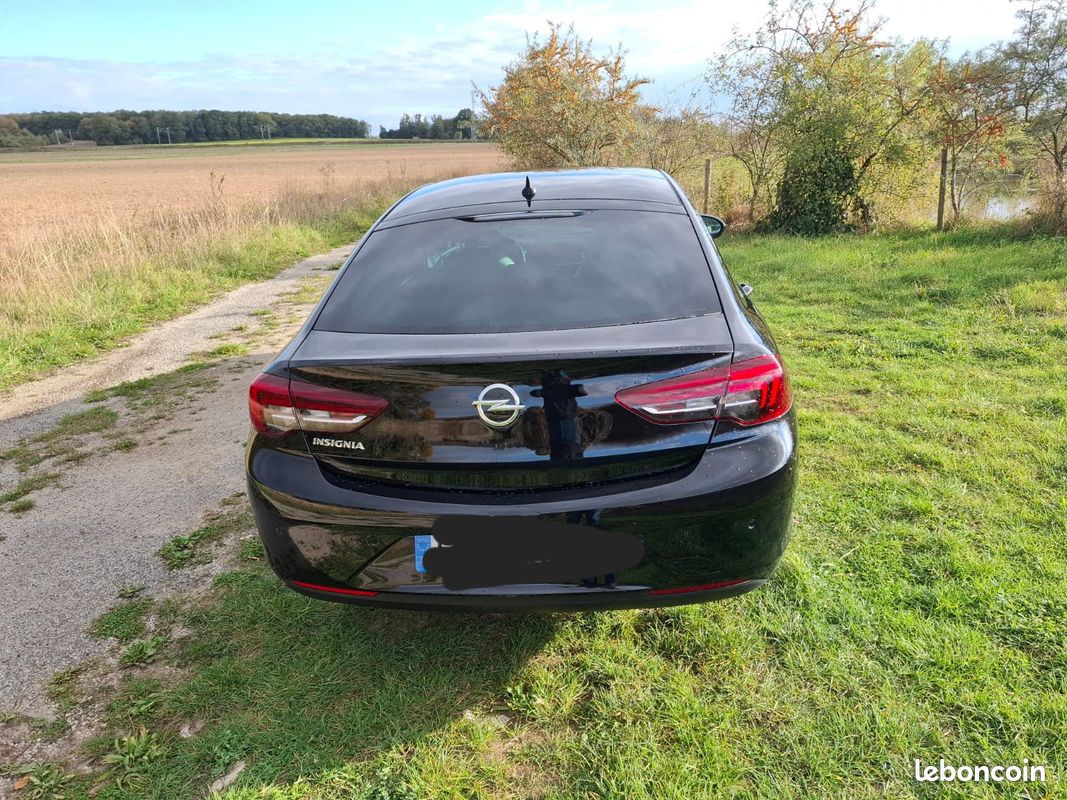 Opel INSIGNIA - Voitures