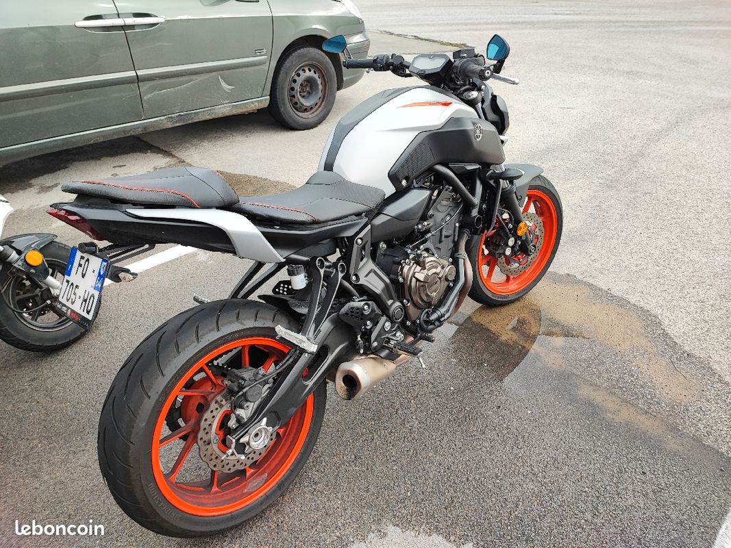 Yamaha MT07 A2 - Motos