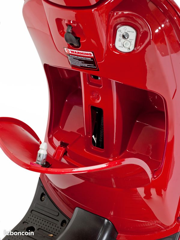 Très beau scooter 50cc style Vespa LX50 , neuf garanti 2 ans ...