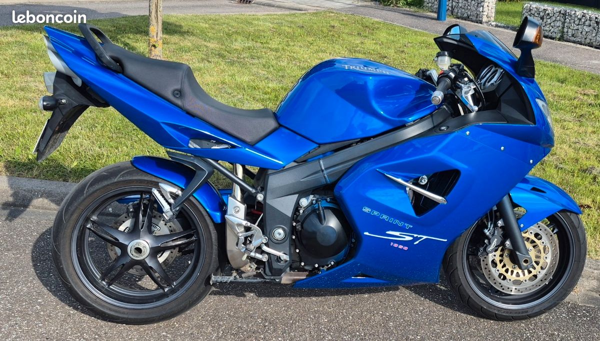 Triumph Sprint ST - Motos