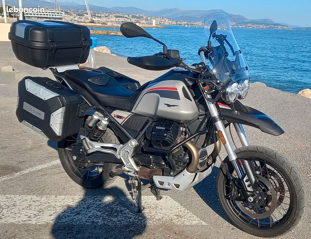 Moto Guzzi V85TT Travel garantie 2028 - Motos