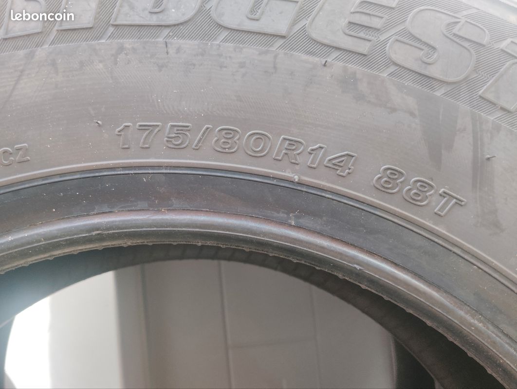 Paire de Pneus Bridgestone 175/80/R14 88T - Équipement auto
