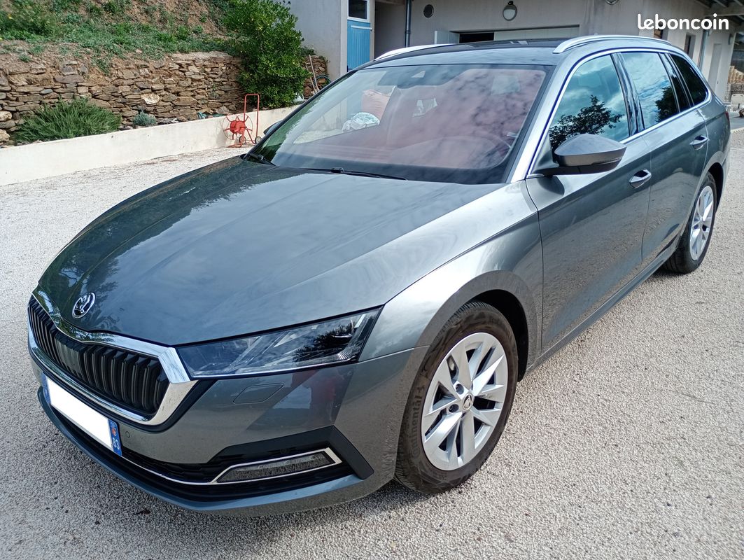 SKODA OCTAVIA IV COMBI phase 2 - Voitures