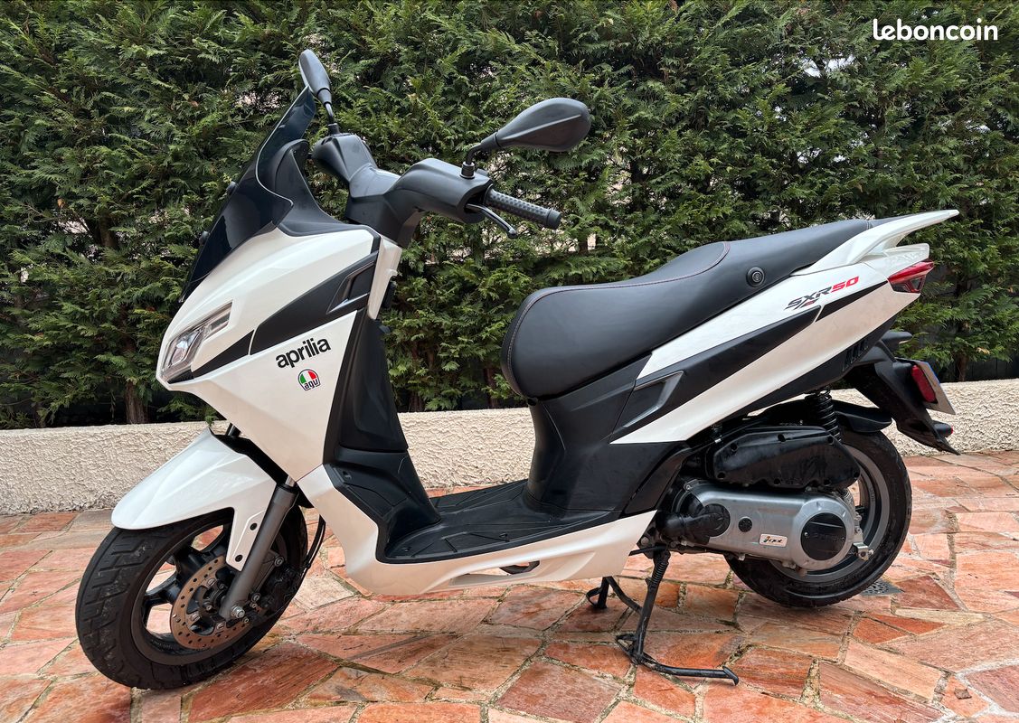 Scooter aprilia sxr 50 cc - Motos