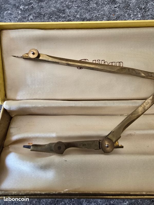 Compas en laiton ancien Pelican - Collection