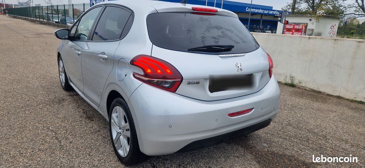Peugeot 208 Phase 2 | 1.6 Blue HDi 75 cv - Voitures