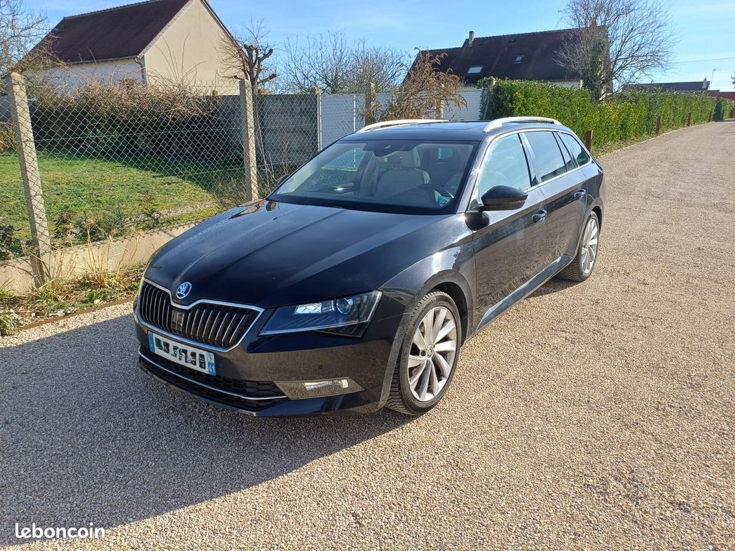 Skoda superb combi TSI180 DSG Laurin & klement - Voitures