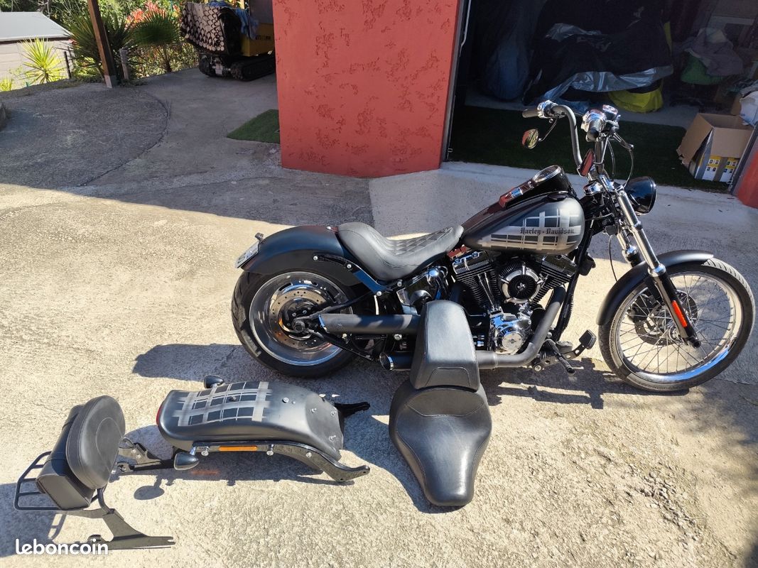 Harley Davidson softail chopper - Motos