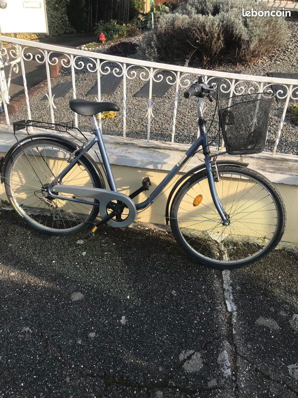 Vélo dame avec panier - Vélos