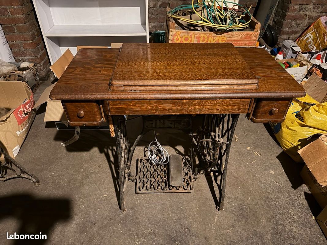 Machine à coudre SINGER ancienne 1922 - Antiquités