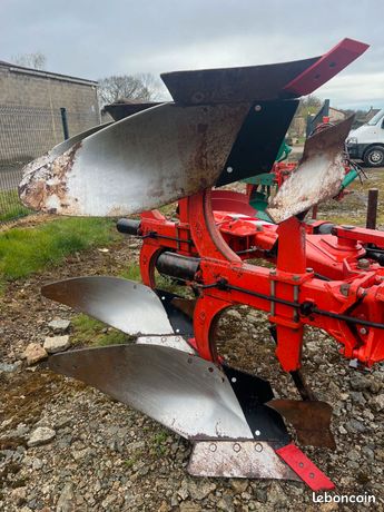 Charrue gregoire besson d'occasion - Matériel agricole - leboncoin