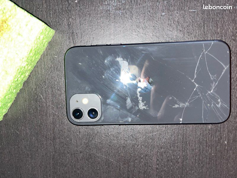 IPhone 11 cassé - Téléphones & Objets connectés