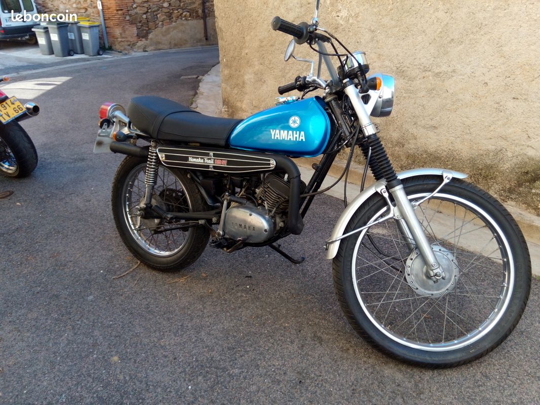 Yamaha 125 AT2 - Motos