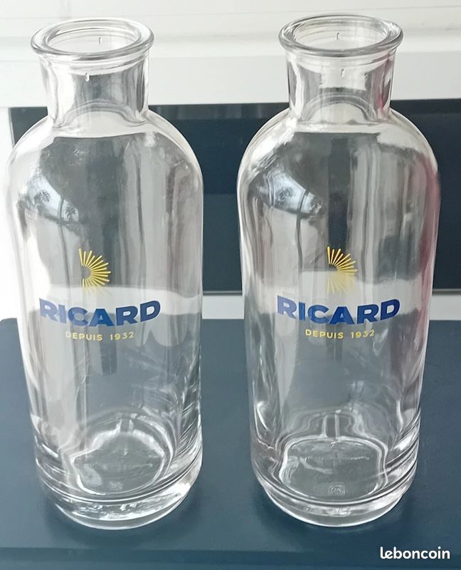 2 carafes Ricard créé par le designer français Mathieu Lehanneur ...