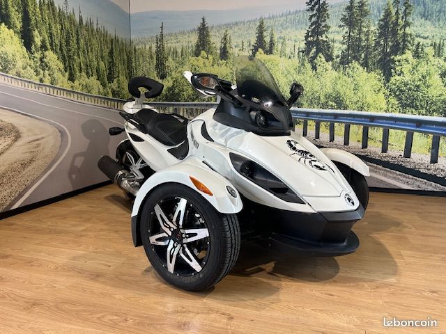 Can am spyder rs se5 990 / 2010 / revise - Motos