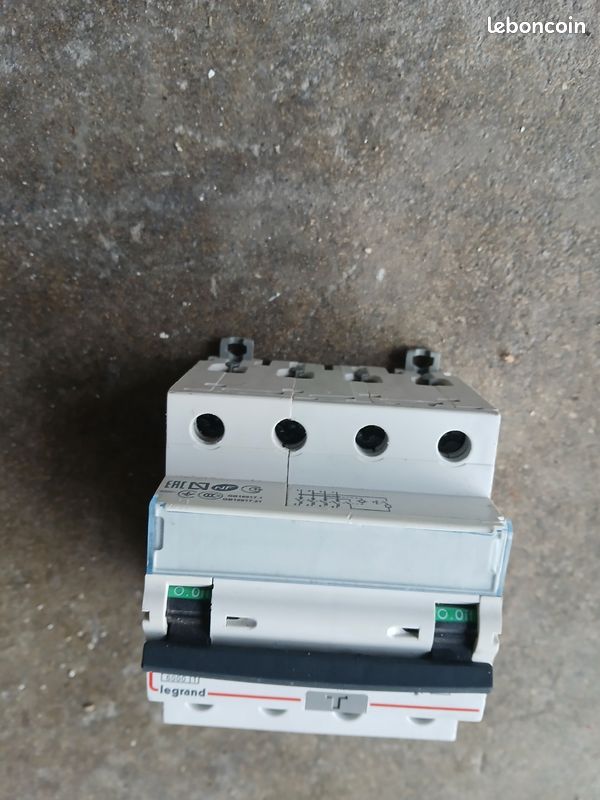 Disjoncteur différentiel legrand p4/C32 - Bricolage