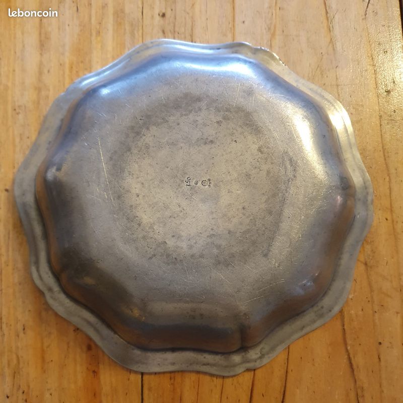 ⚖️ Plat creux ancien en étain fin, 18ème siècle, 3 poinçons ♋︎ 810 ...