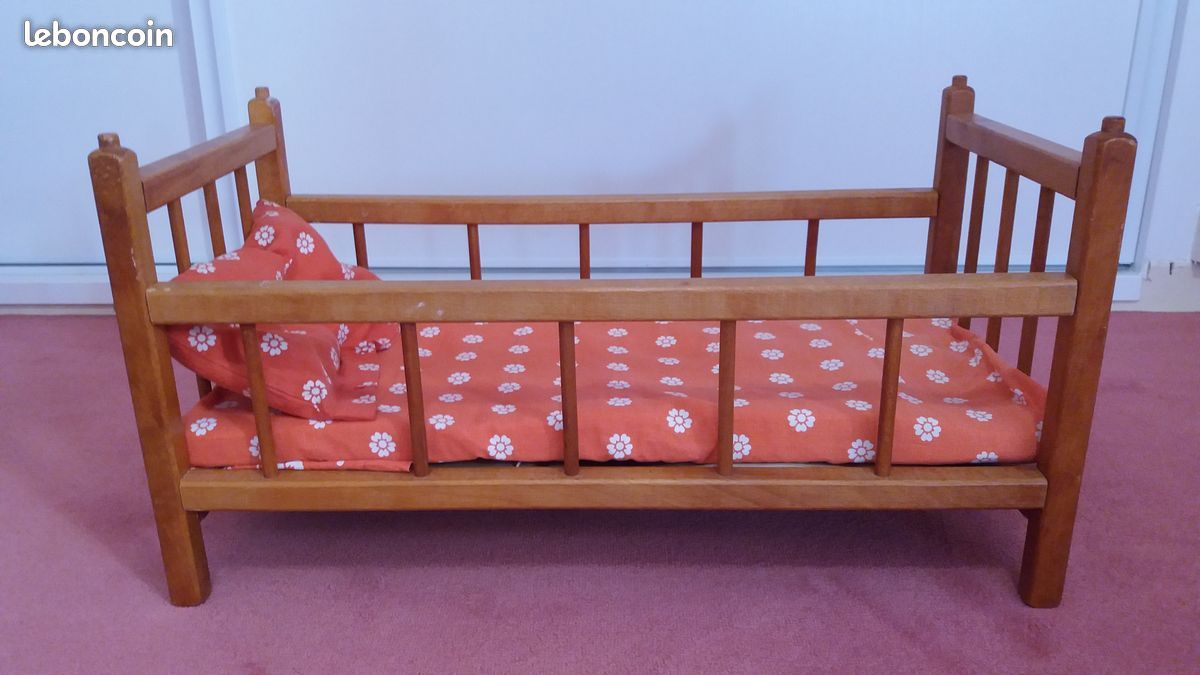 Lit poupon et armoire (année 84) - Jeux & Jouets