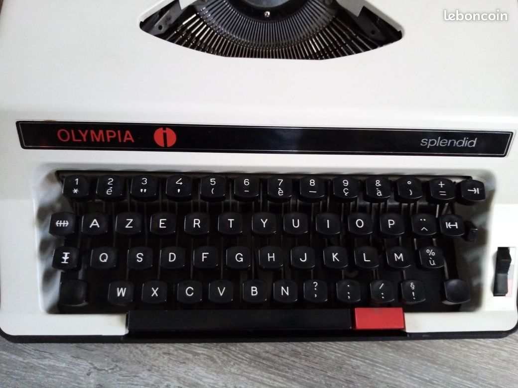 Ancienne machine à écrire portative "Olympia Splendid" - Collection