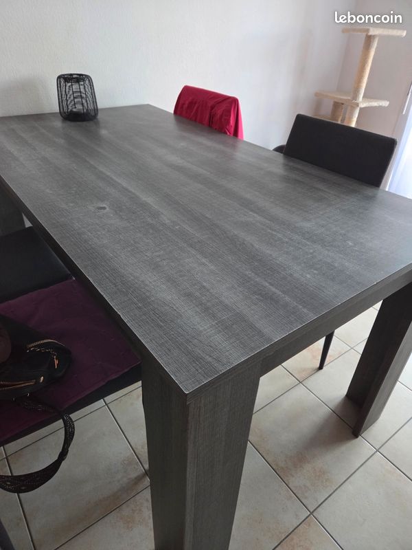 Grande table de salon - Ameublement