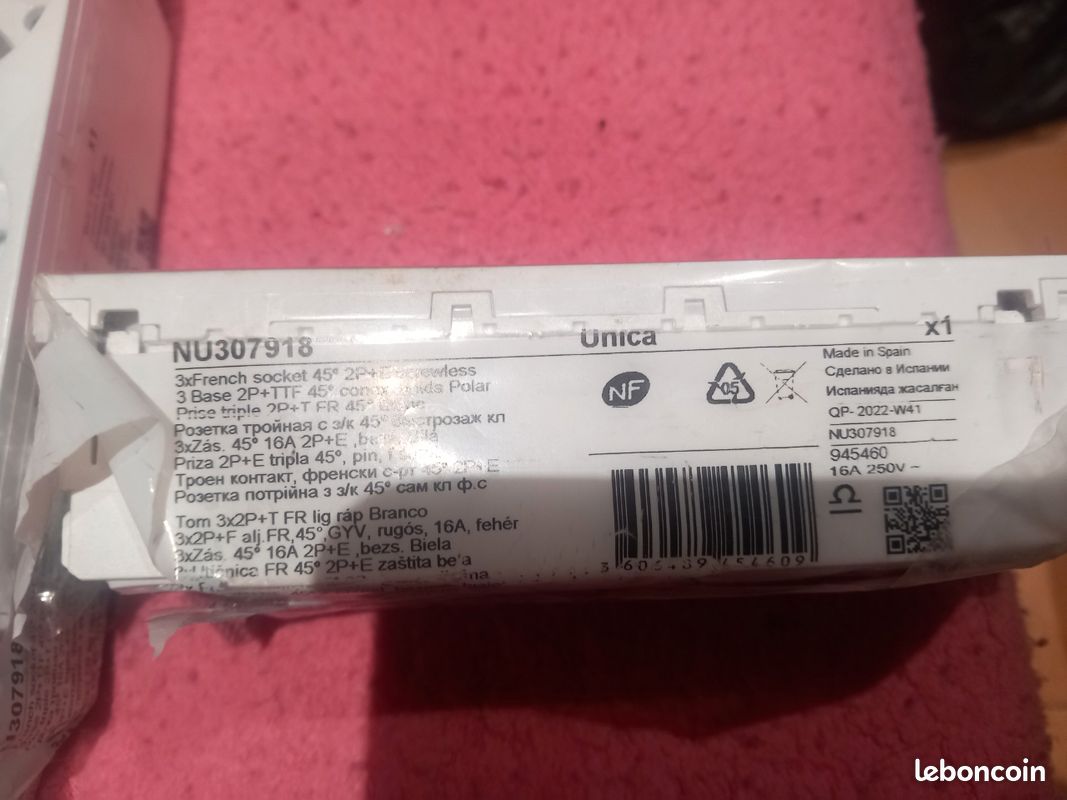 Un lot de 5 prises TRIPLE Schneider unica neuve référence NU307918 ...