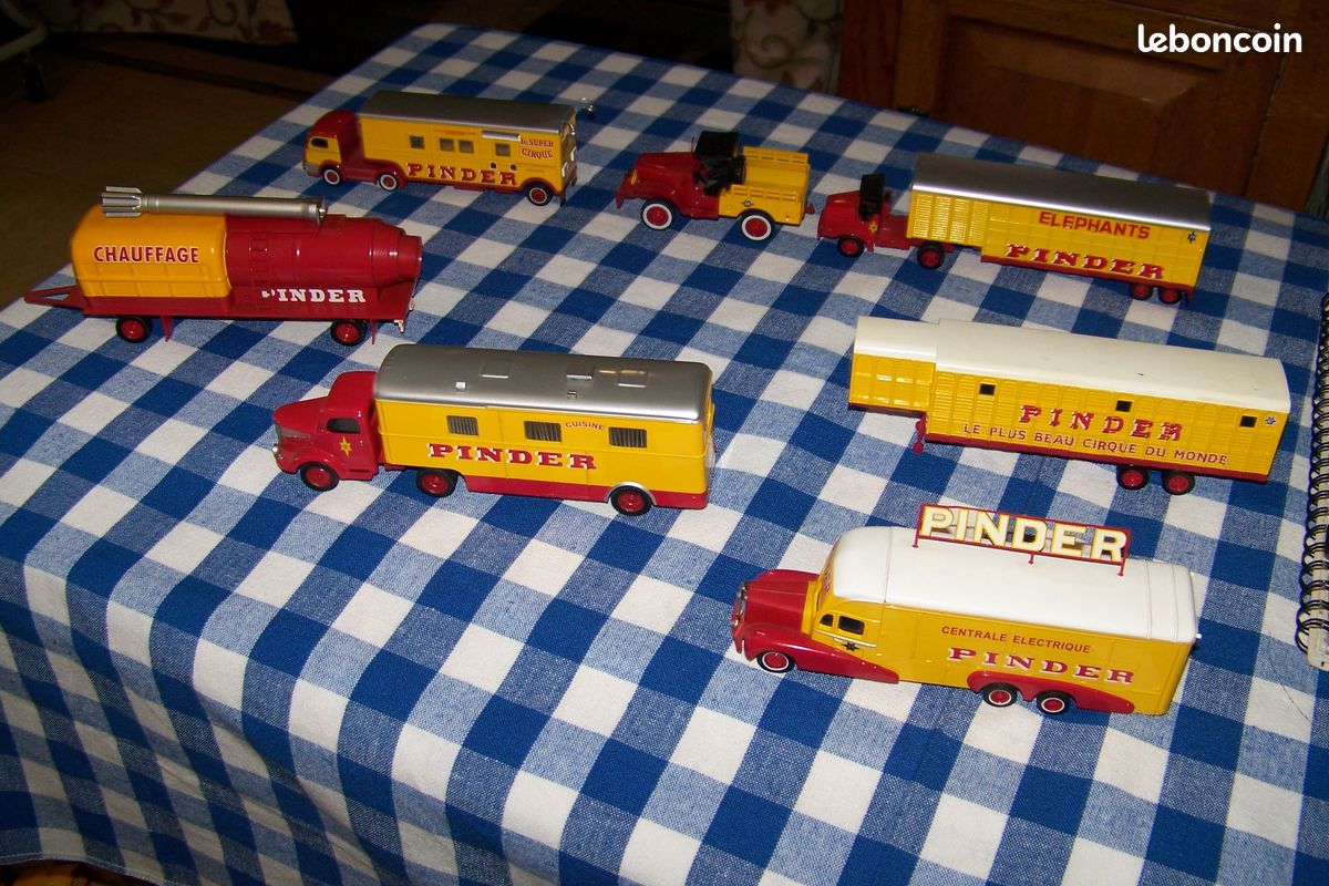 Cirque PINDER véhicules miniatures lot de 19 pièces - Collection