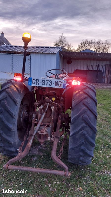 Massey Ferguson 835 - Tracteurs