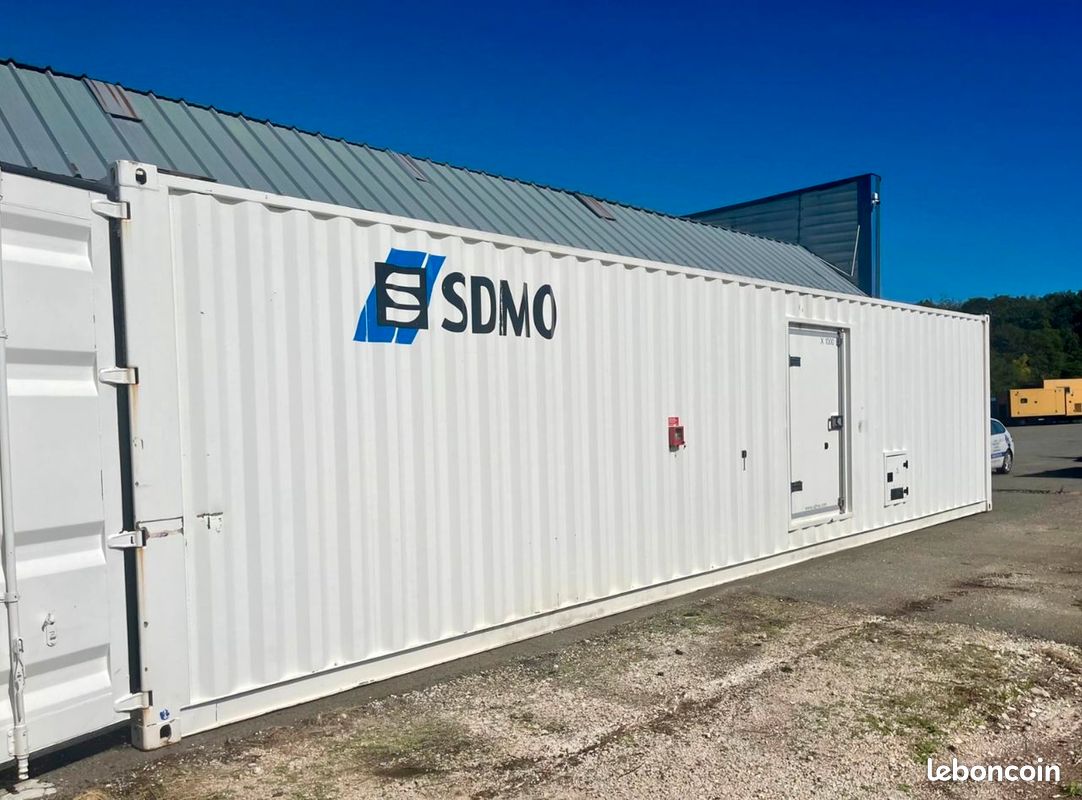 Sdmo groupe electrogene sdmo 880 kva en container - BTP - Chantier gros ...
