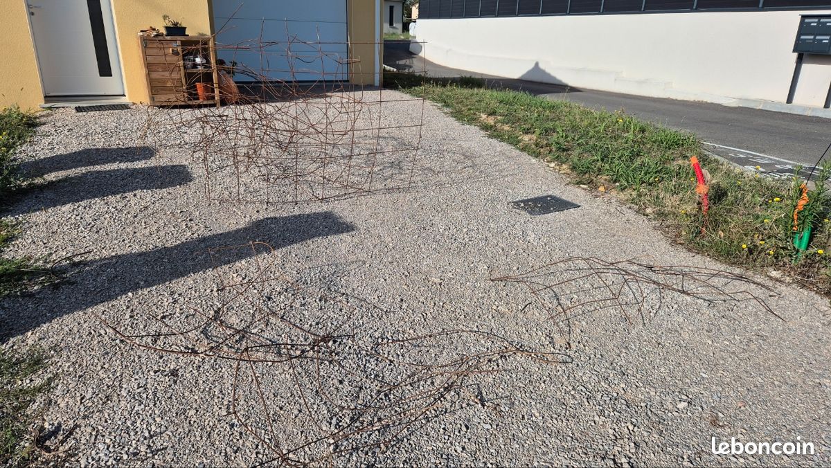 Ferraille (acier piur béton armé + tuyaux d'irrigation) - BTP ...