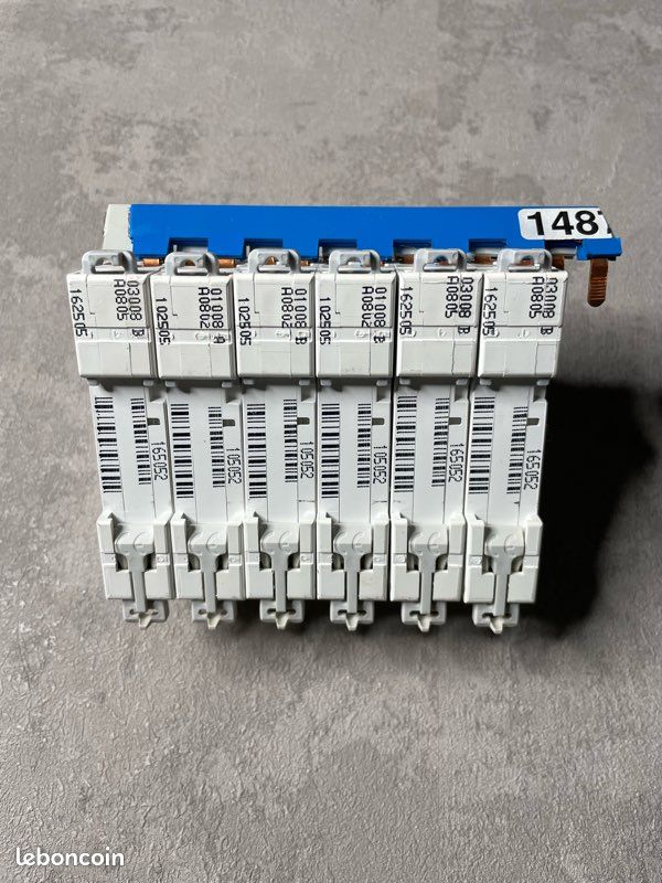 Lot disjoncteurs Merlin Gerin D’clic – C10 & C16 – 1P+N – Disjoncteur ...