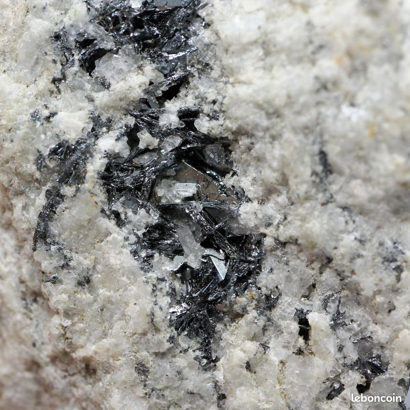 Hematite sur Albite + Quartz – Minéraux de Collection - Collection