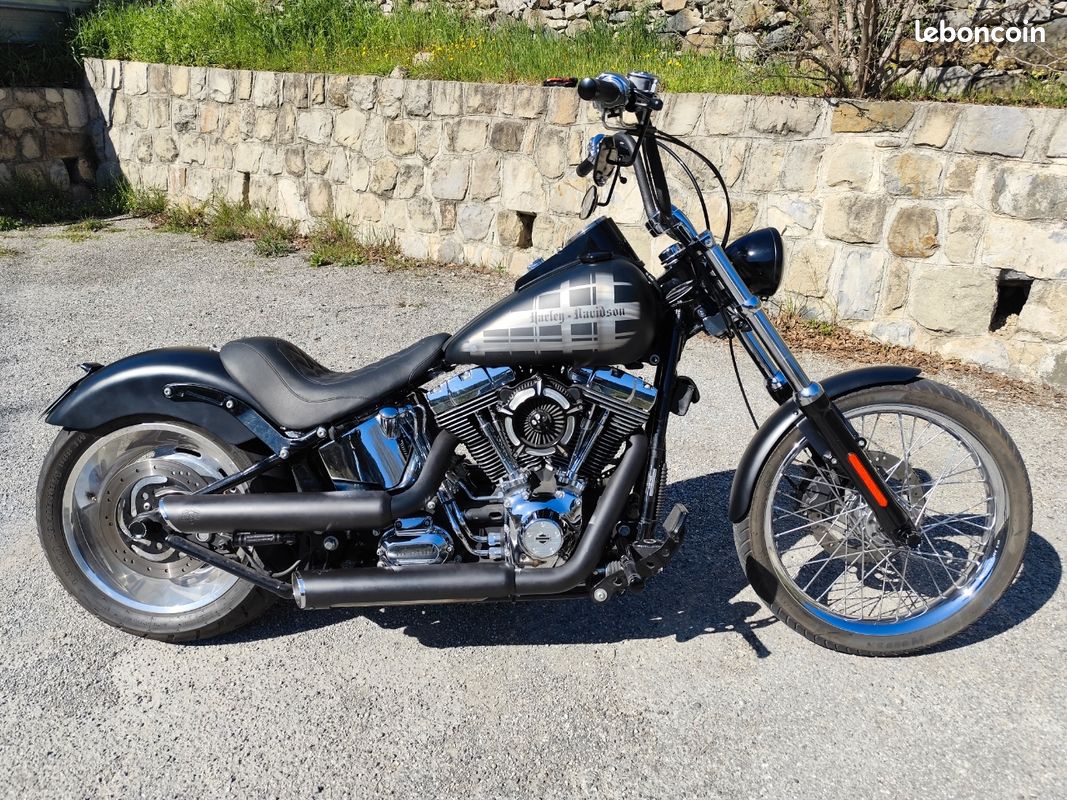 Harley Davidson softail chopper - Motos