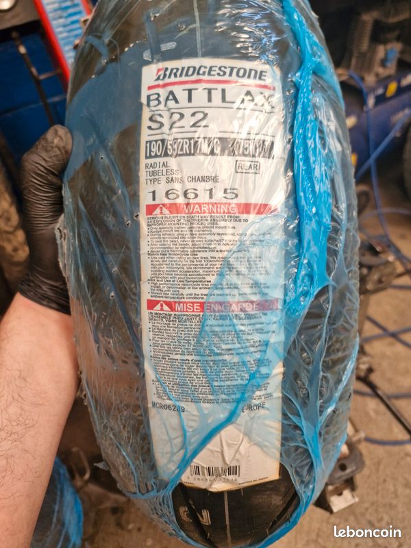 Bridgestone s22 190/55/17 - Équipement moto