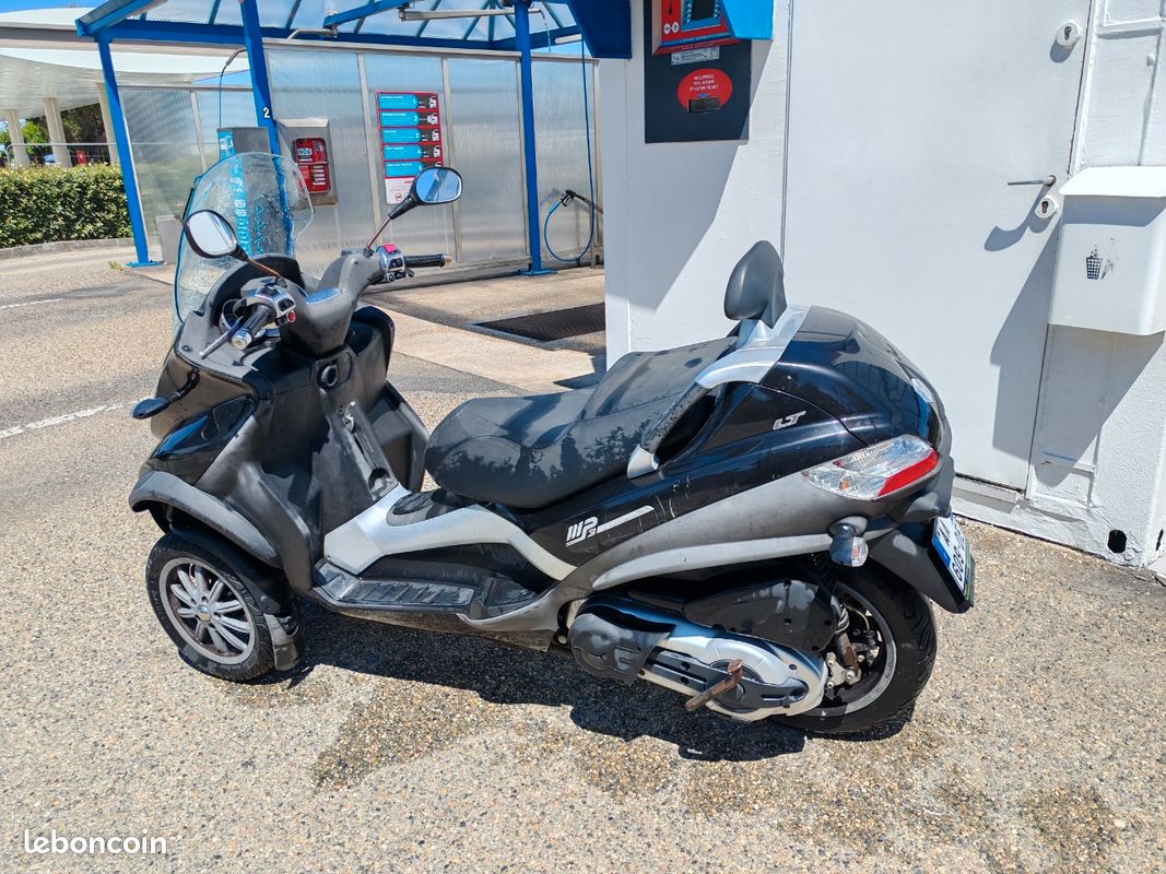 Piaggio MP3 400 - Motos