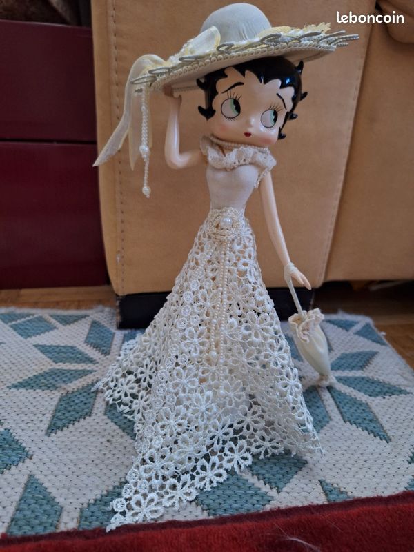 Vintage Betty Boop Victorian Lace On Stand - Collection