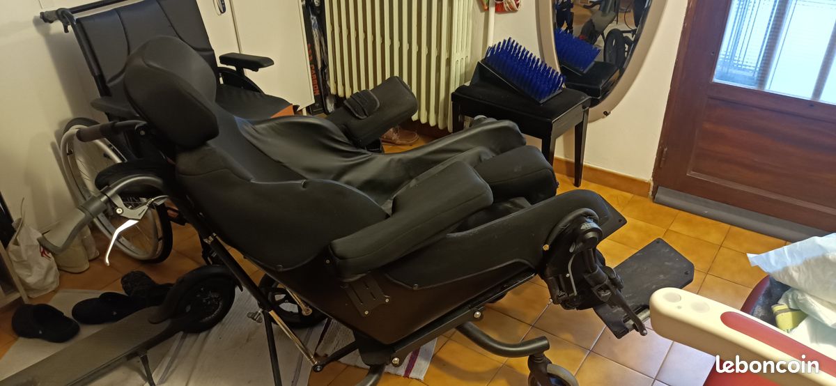 Fauteuil Roulant Confort Inclinable - Matériel médical