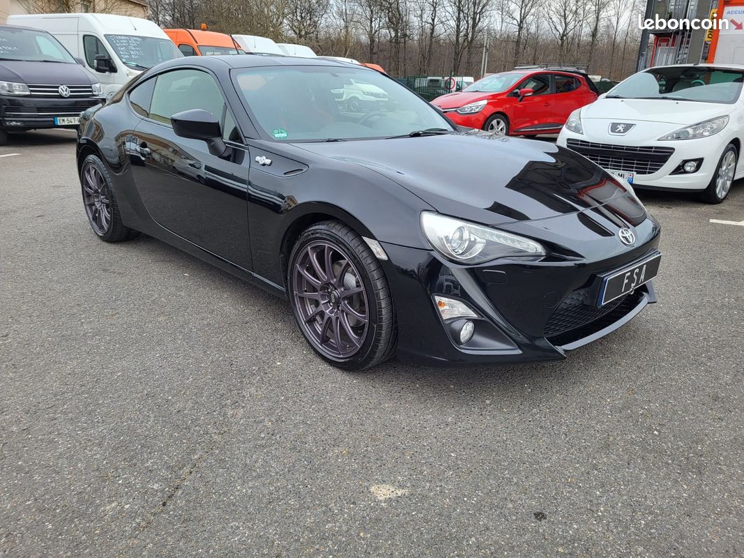 TOYOTA GT86 2.0L Coupe - Voitures