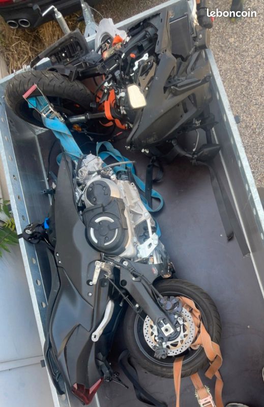 560 Tmax 2023 pour piece - Équipement moto