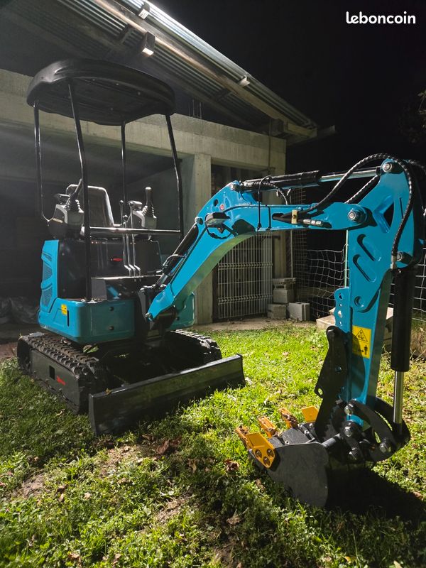 Mini-pelle neuve 2 tonnes disponible de suite - BTP - Chantier gros-oeuvre