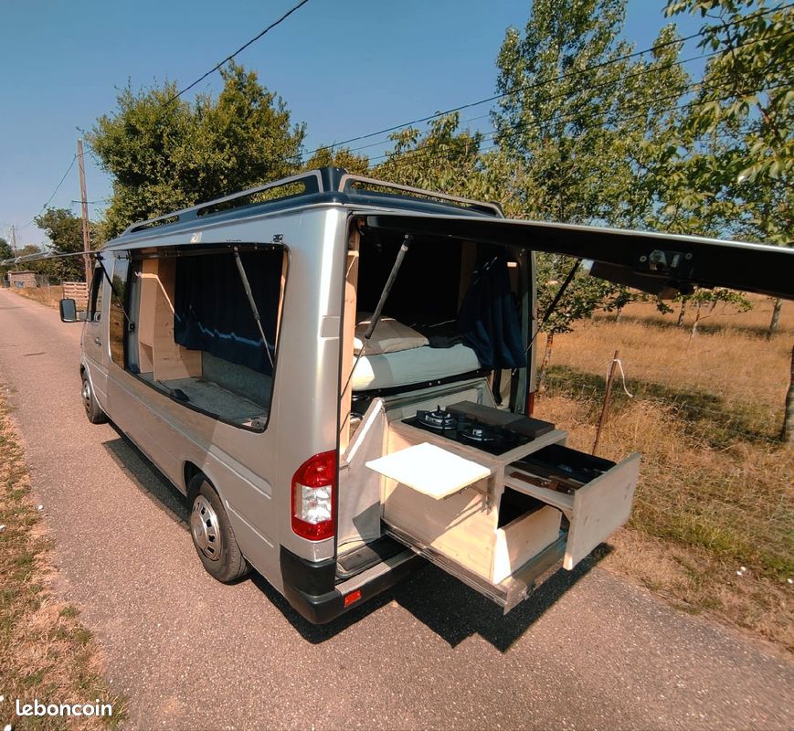 Mercedes Sprinter corbillard aménagé - Caravaning