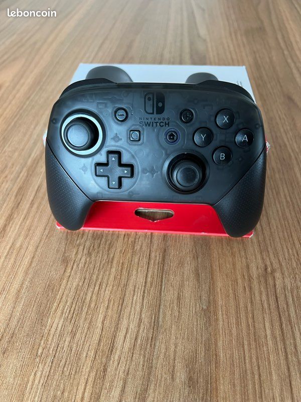 Manette Nintendo SWITCH Pro en très bon état - Consoles