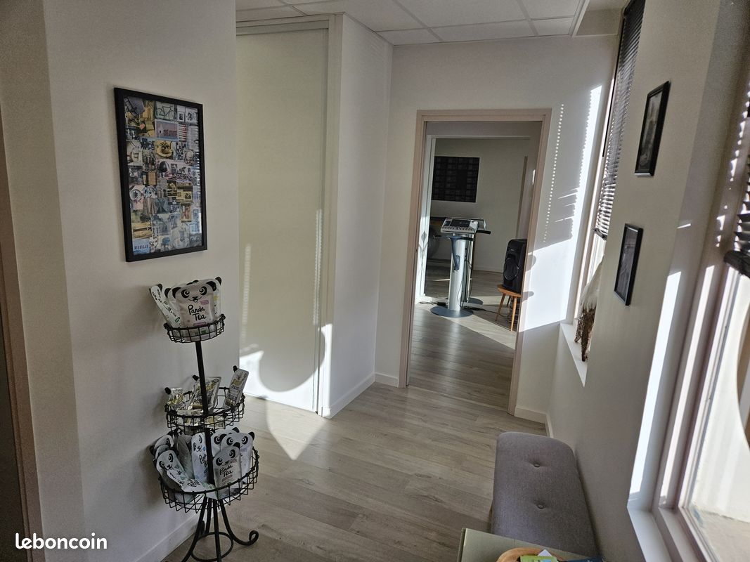 Local 60 m² SAINTES - Bureaux & Commerces