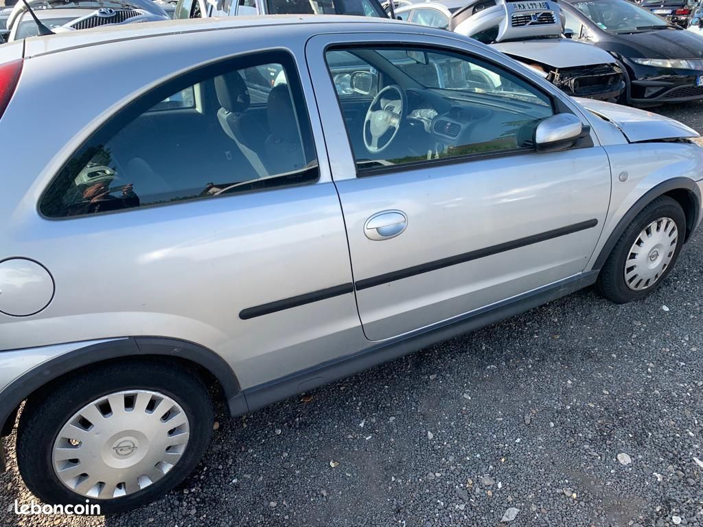 OPEL Corsa C Phase 2 1.3 CDTI 16V 70 cv - Équipement auto