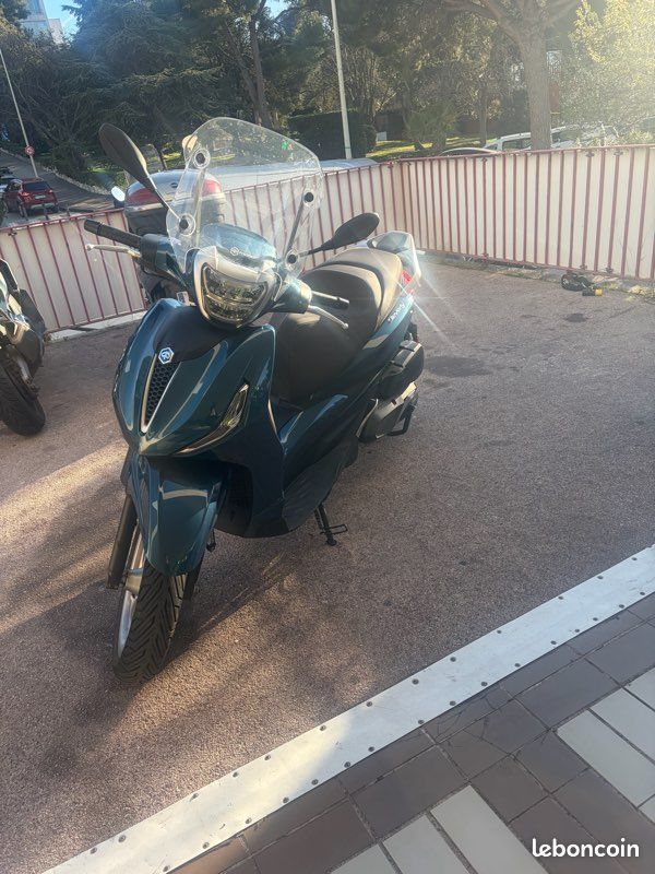 Beverly 400 - Motos