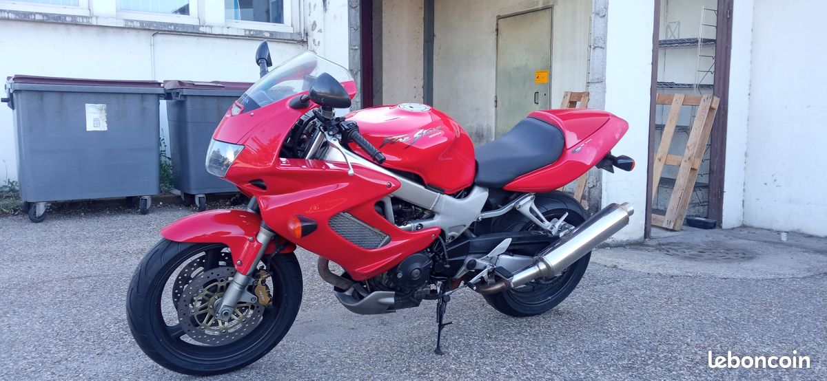 Honda vtr 1000 - Motos
