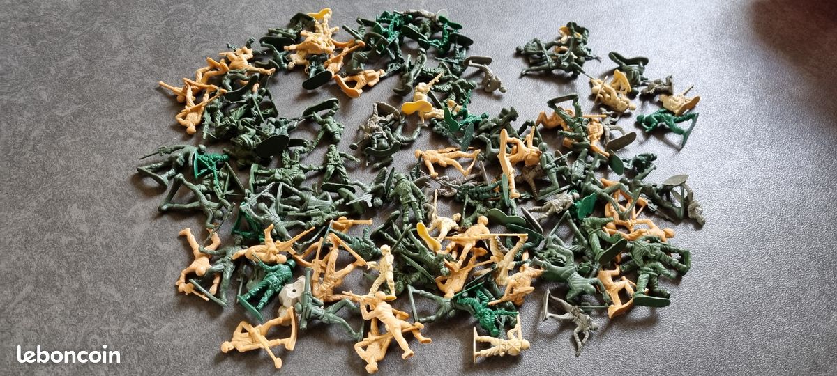 Lot de véhicules, décors et personnages sur le thème de l'armée ...