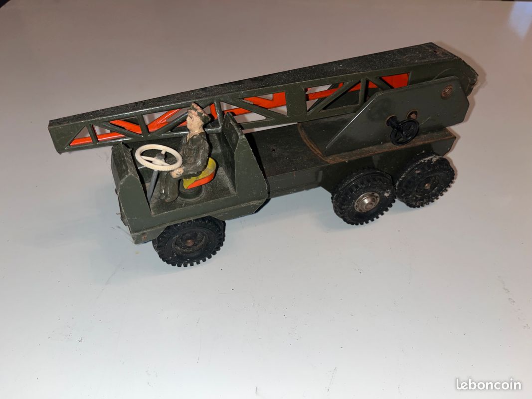 Miniature camion militaire en tôle STRENCO - Collection