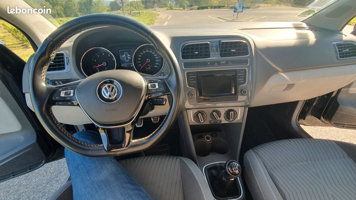 Volkswagen polo 5 2015 - Voitures